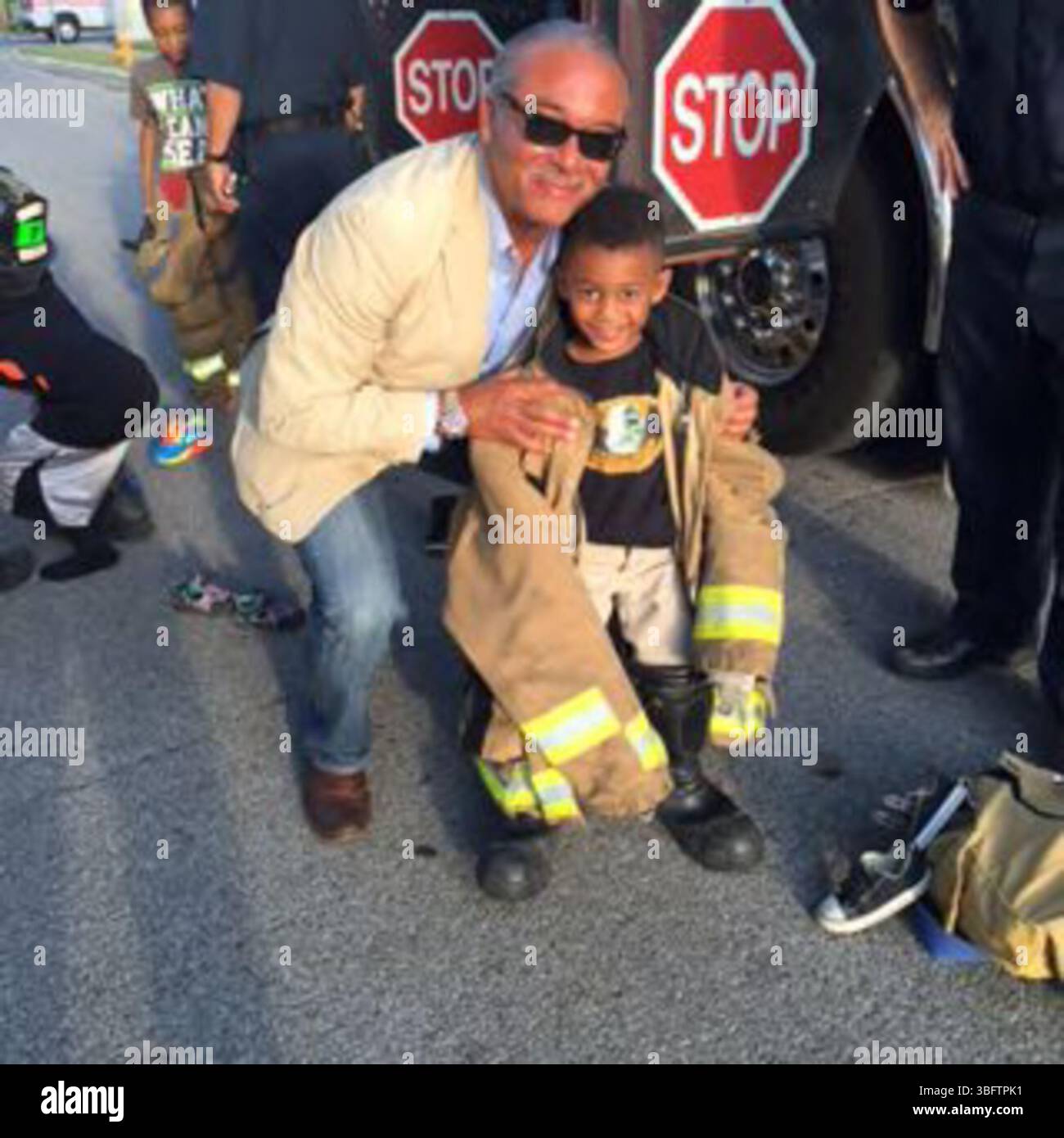 Columbus Mayor Michael Coleman poses with a child wearing an oversized ...