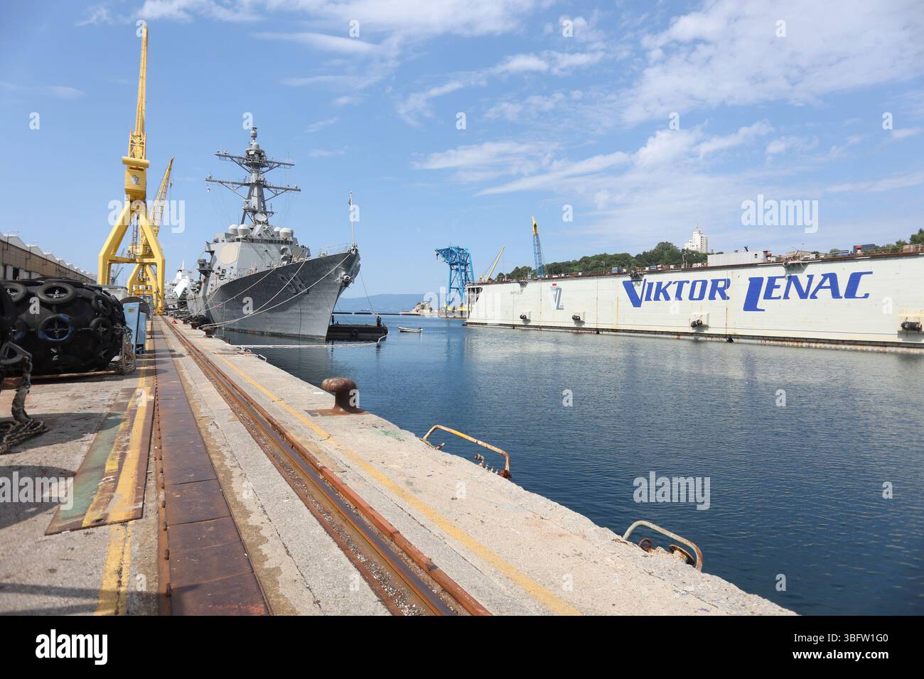 Media tour of the American destroyer USS Forrest Sherman at the Viktor ...