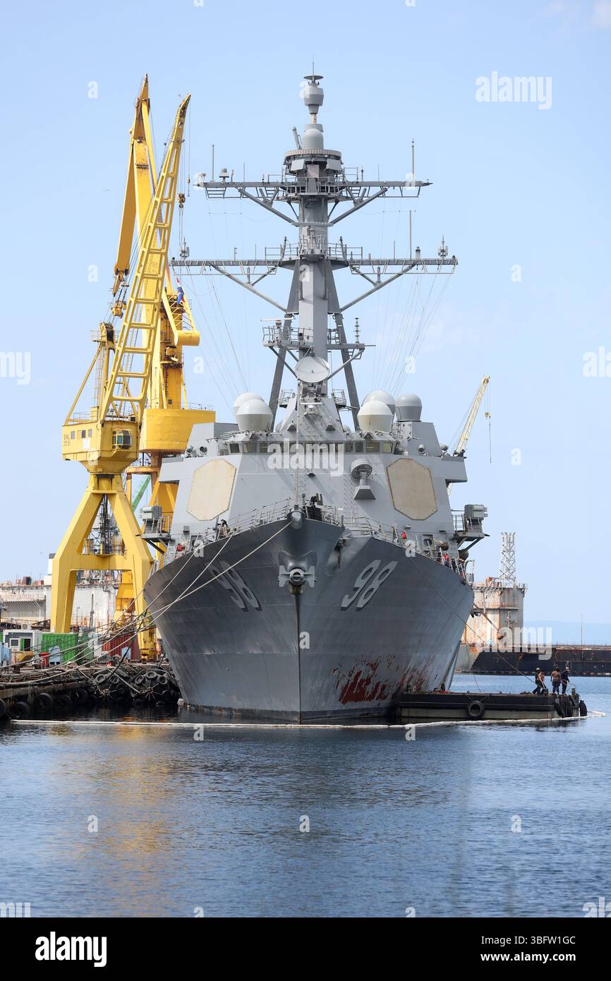 Media tour of the American destroyer USS Forrest Sherman at the Viktor ...