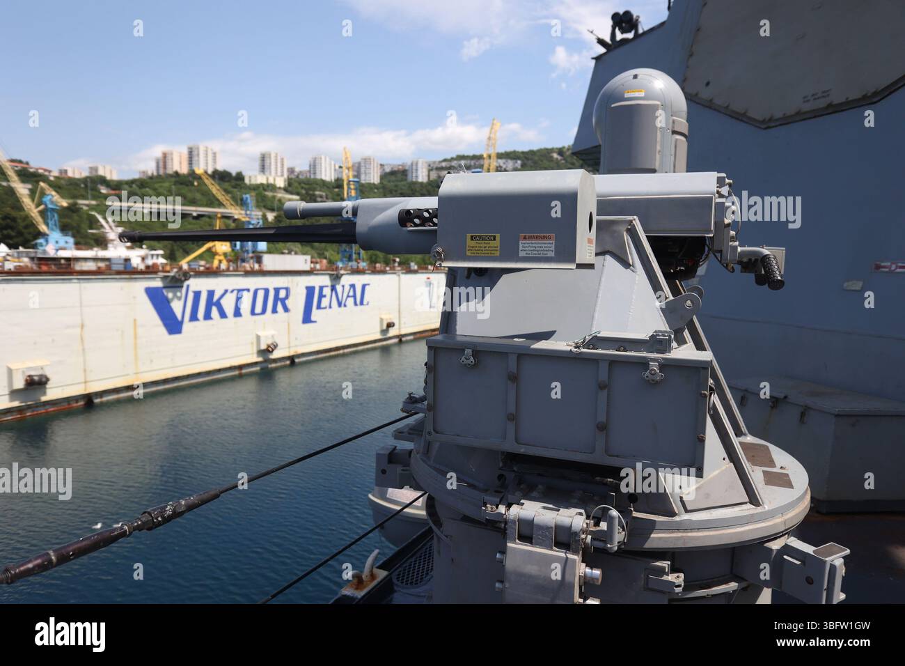 Media tour of the American destroyer USS Forrest Sherman at the Viktor ...