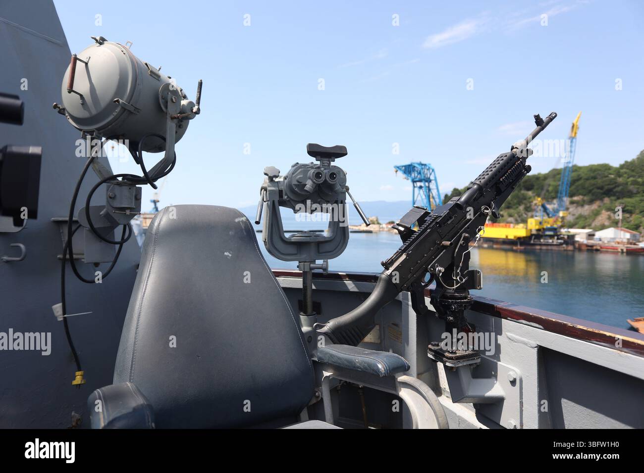 Media tour of the American destroyer USS Forrest Sherman at the Viktor ...