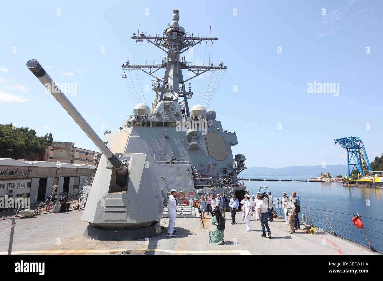 Media tour of the American destroyer USS Forrest Sherman at the Viktor ...