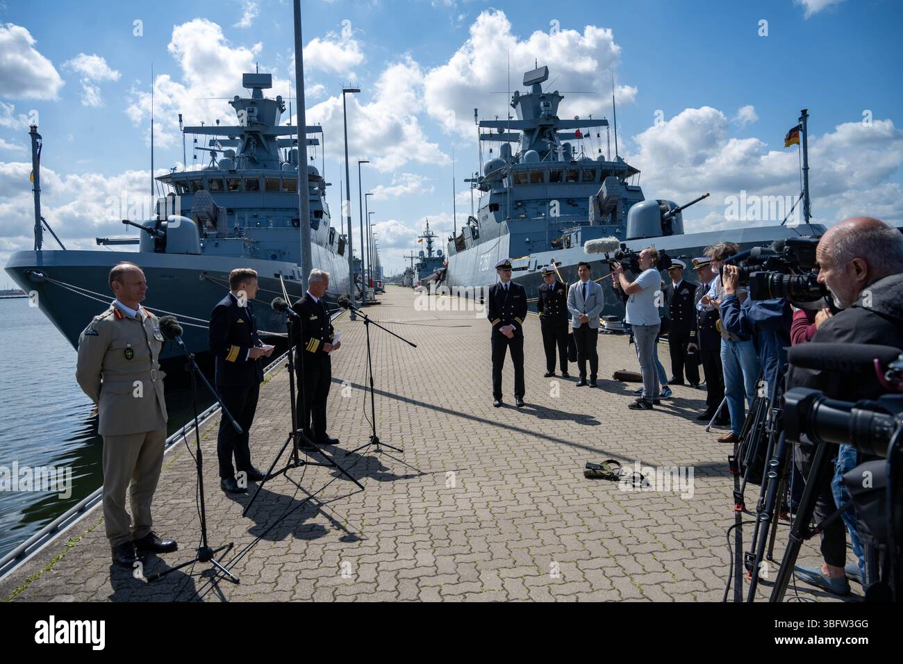 Rostock, Germany. 03rd June, 2025. John Mead (l-r), Lieutenant General ...