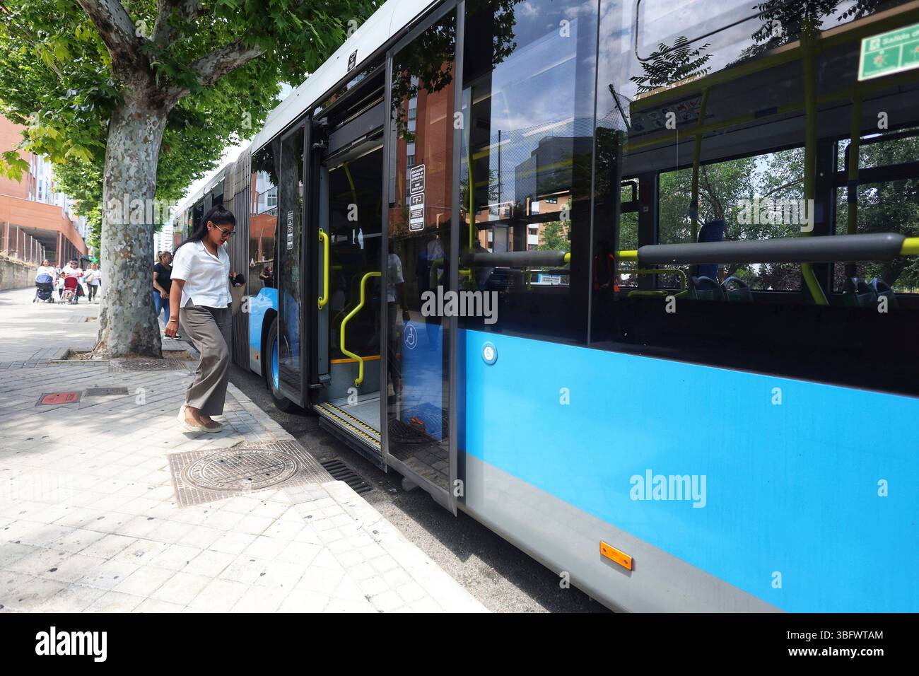 Replacement bus at Méndez Álvaro station during the works on Line 6 of ...
