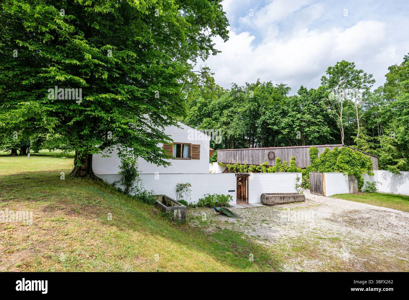 Altdorf, Germany. 03rd June, 2025. The four-sided farm "Ganslberg" with ...