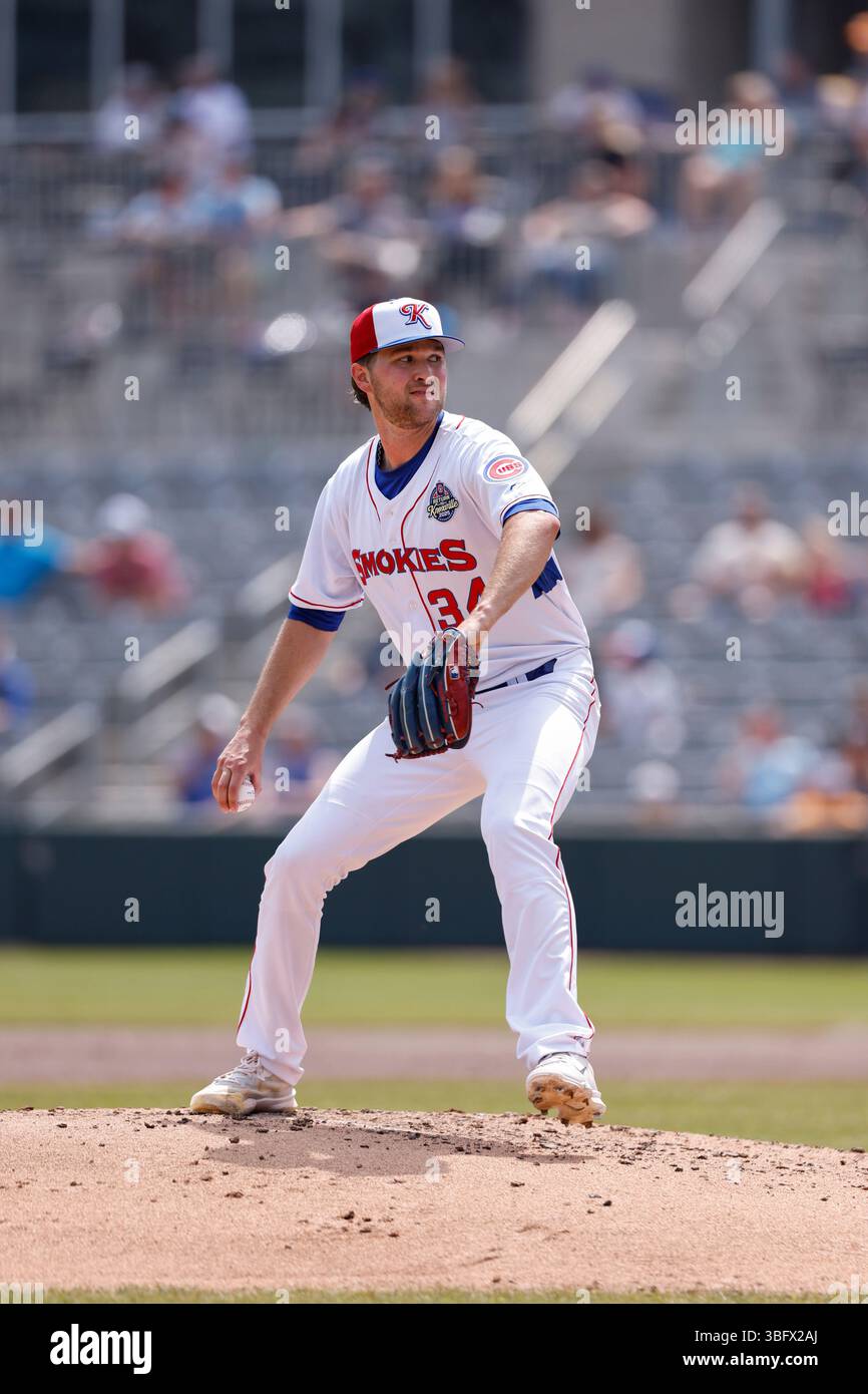 Knoxville Smokies starting pitcher Grant Kipp (34) in action against ...