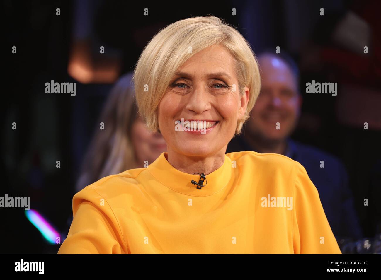 Susanne Stichler, Journalistin und Moderatorin, zu Gast in der NDR Talk Show im Fernsehstudio ...