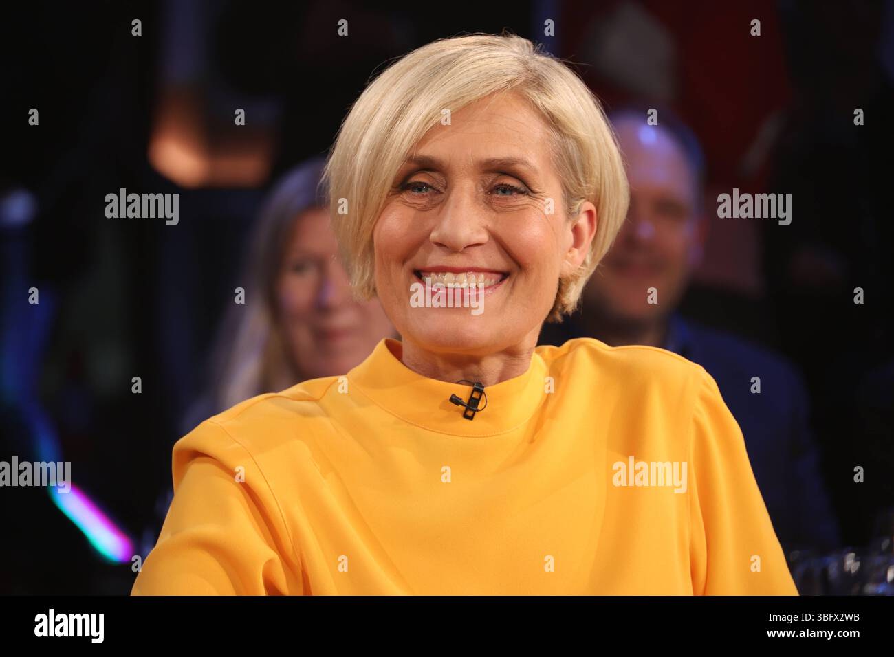 Susanne Stichler, Journalistin und Moderatorin, zu Gast in der NDR Talk Show im Fernsehstudio ...