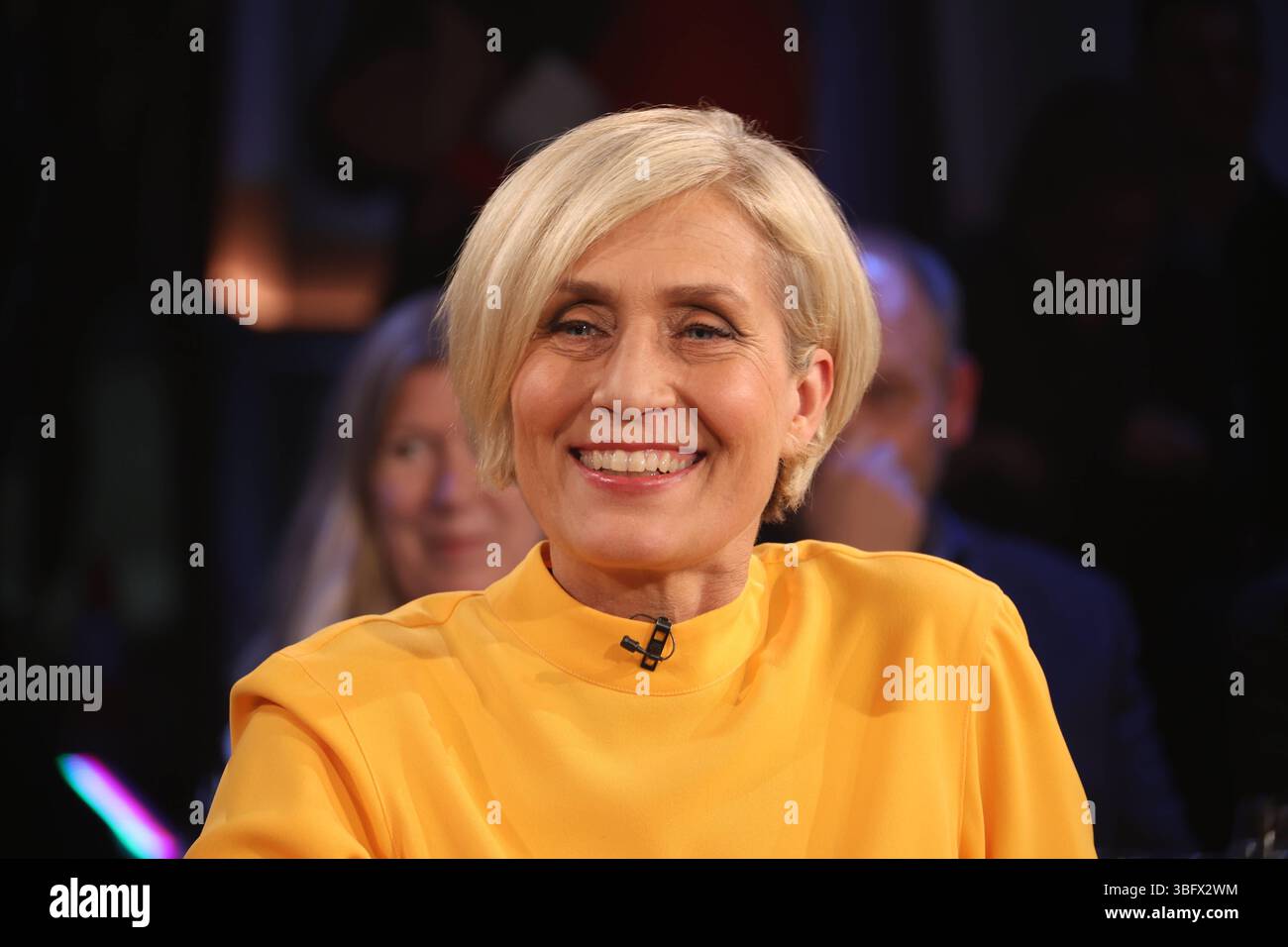 Susanne Stichler, Journalistin und Moderatorin, zu Gast in der NDR Talk Show im Fernsehstudio ...