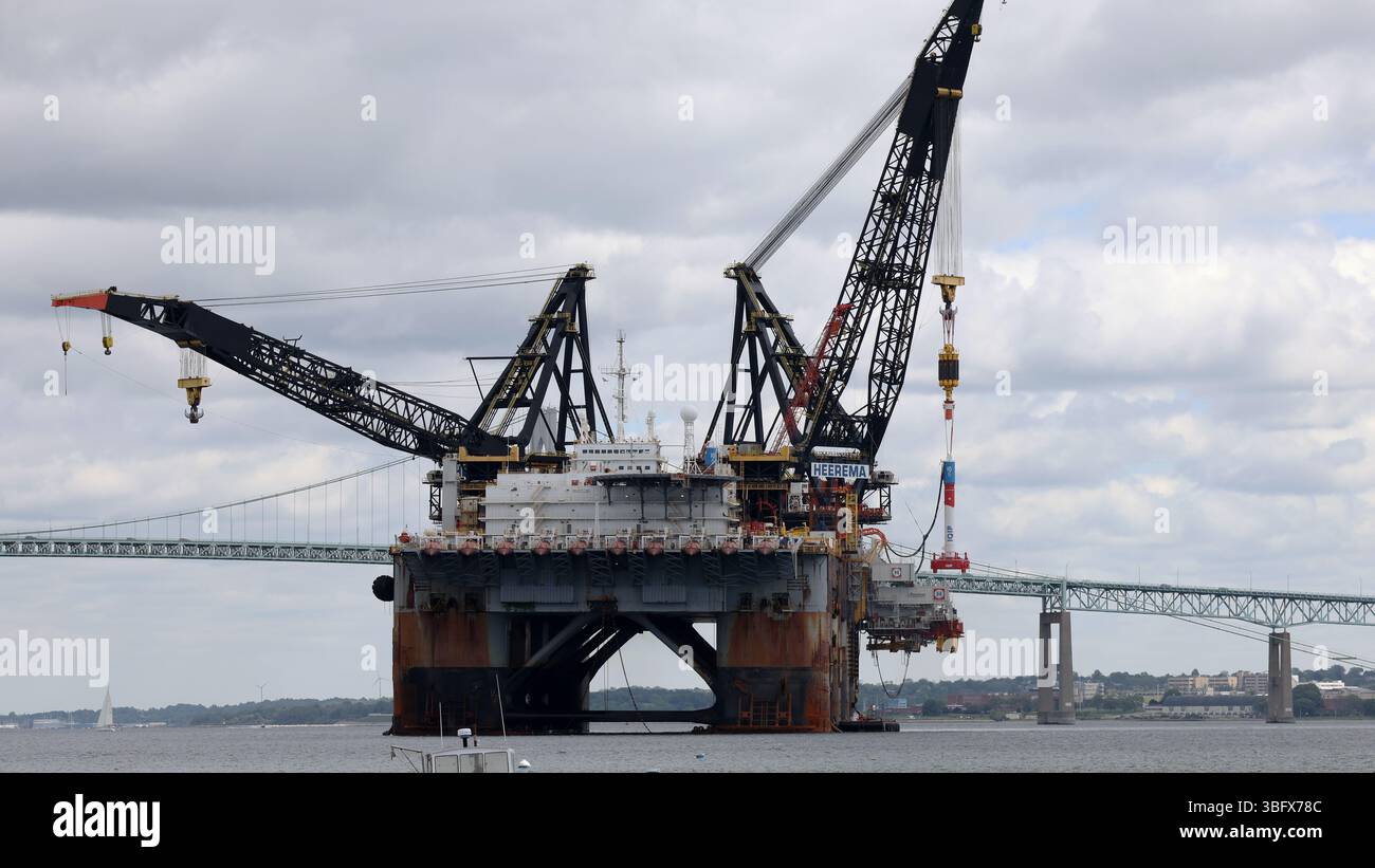Heerema Offshore Wind Turbine Rig Stock Photo - Alamy