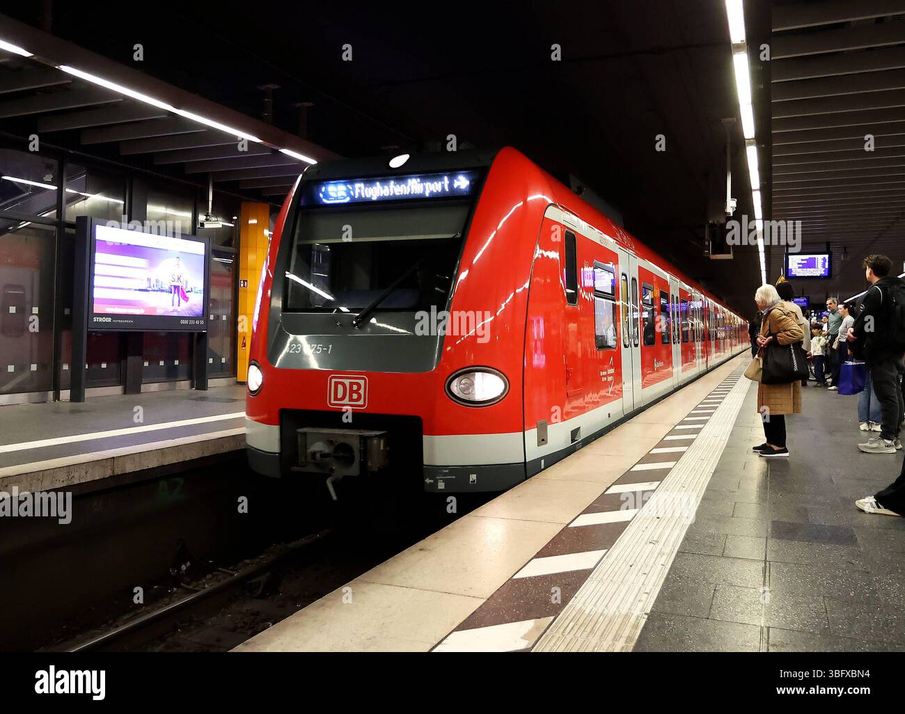 Hier der Blick in München in der Haltestelle Marienplatz, Untergrund ...