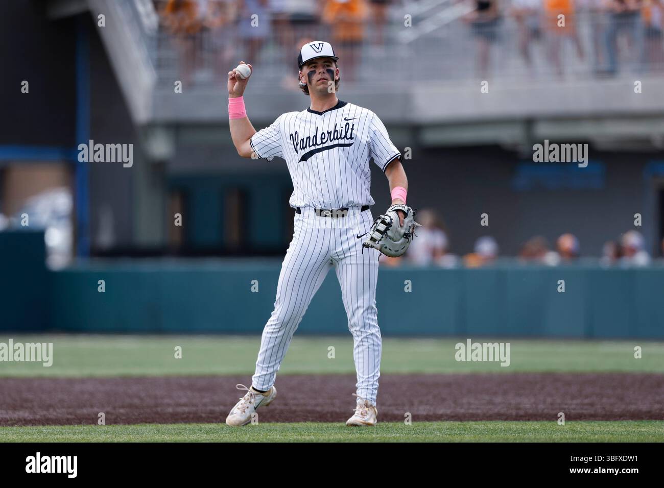 Vanderbilt Commodores first baseman Riley Nelson (32) on defense ...