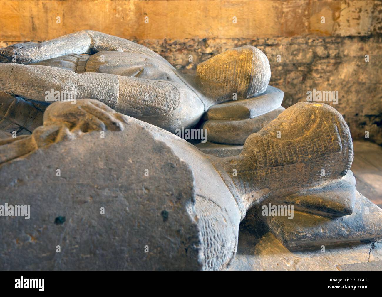 Stone effigies Maurice de Gaunt d.1230 and Robert de Gourney d.1269 ...