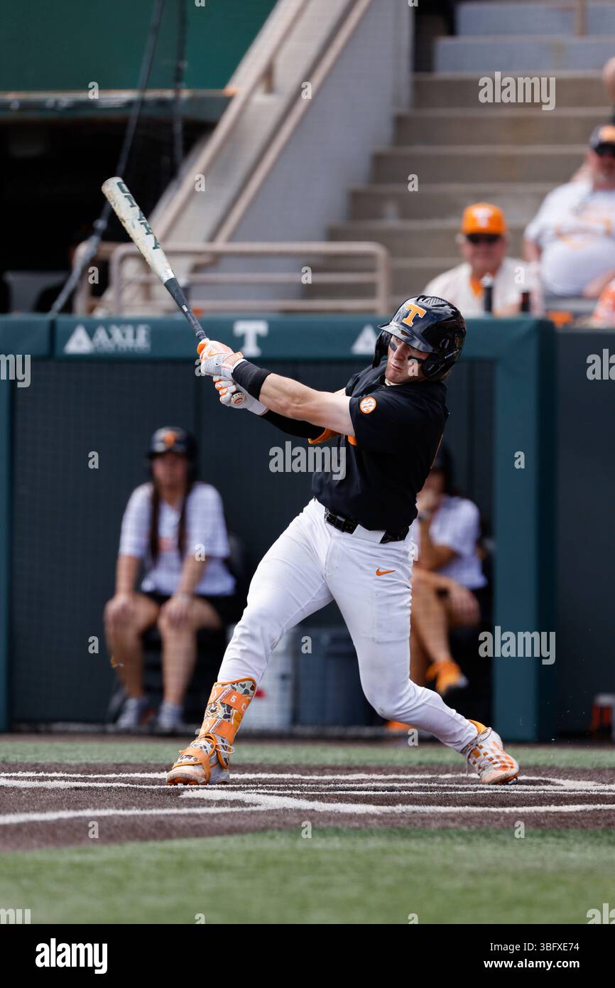 Tennessee Volunteers catcher Cannon Peebles (5) at bat against the ...