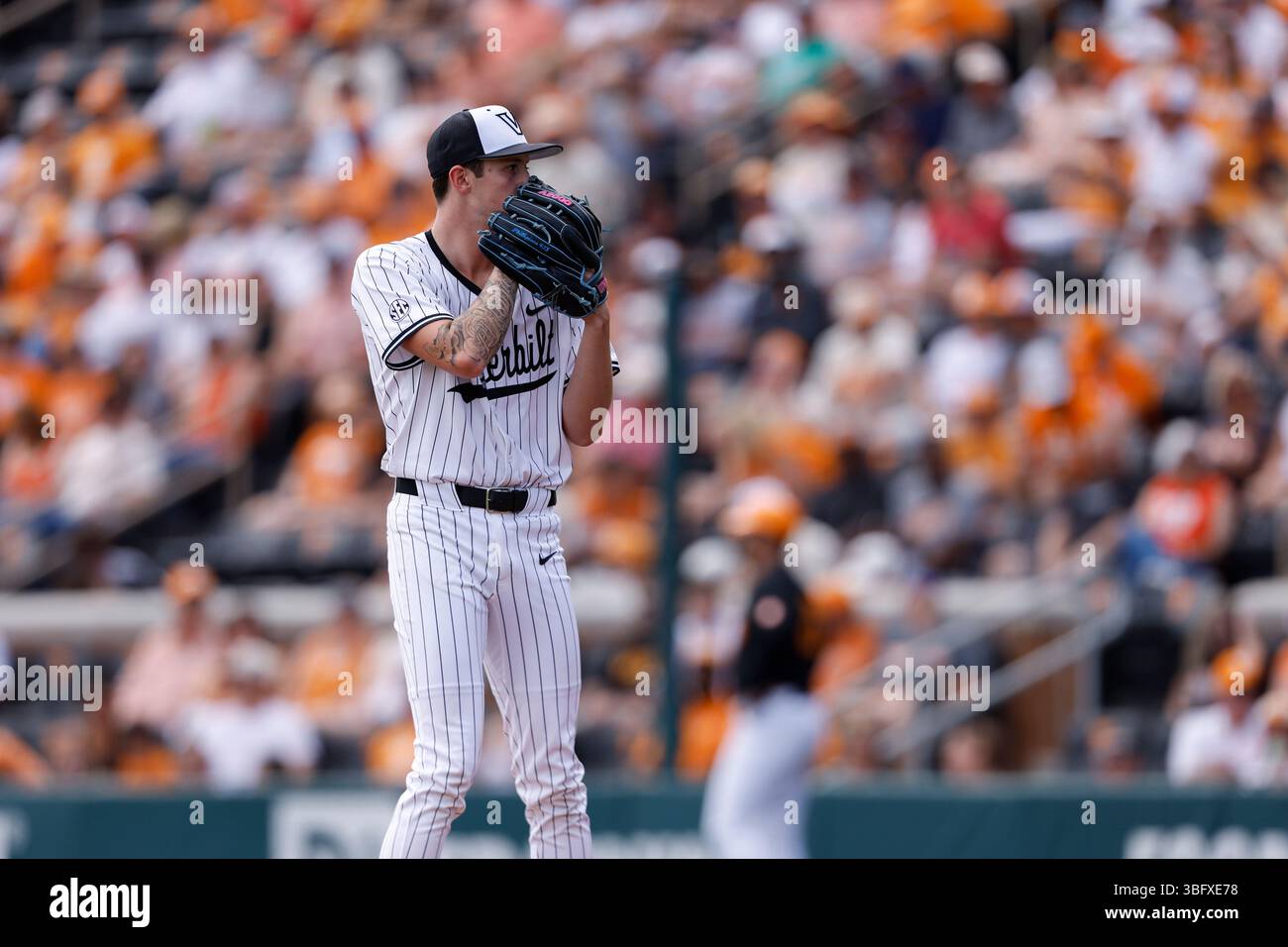 Vanderbilt Commodores starting pitcher Connor Fennell (39) looks in for ...