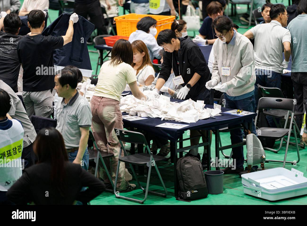 Seoul, Seoul, Korea. 3rd June, 2025. Personnel assist with ballot ...