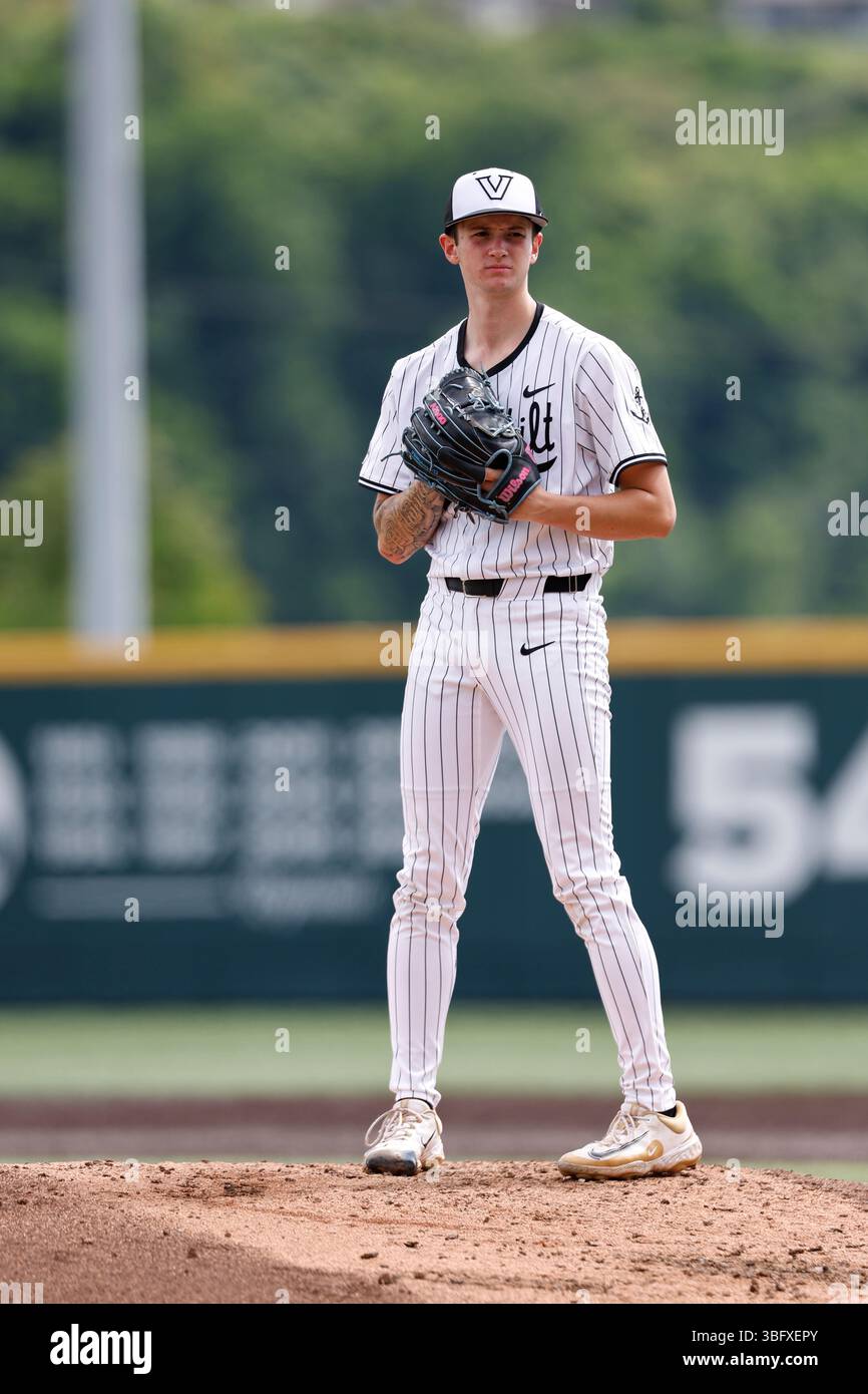 Vanderbilt Commodores starting pitcher Connor Fennell (39) looks in for ...
