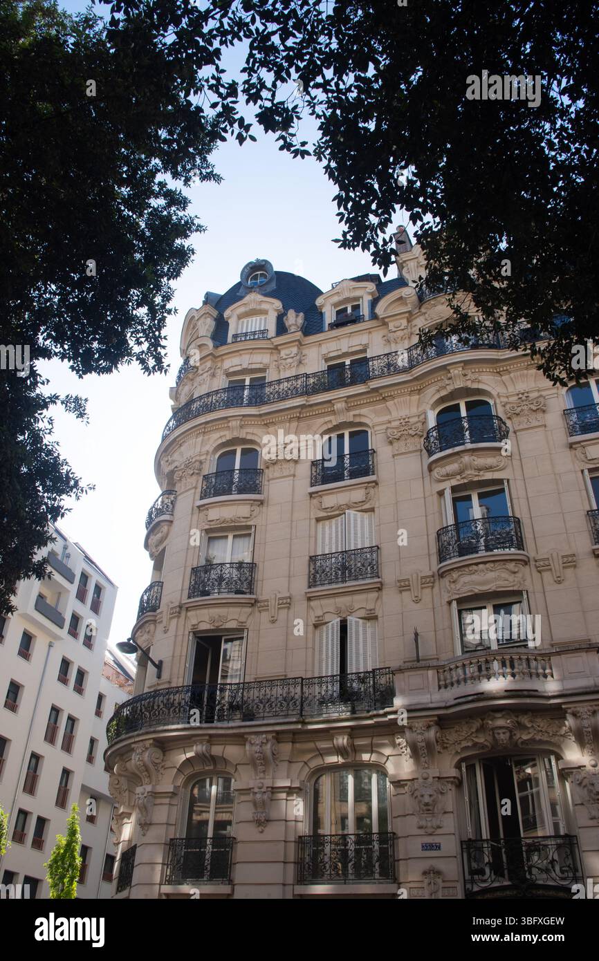 Haussmannian hi-res stock photography and images - Alamy