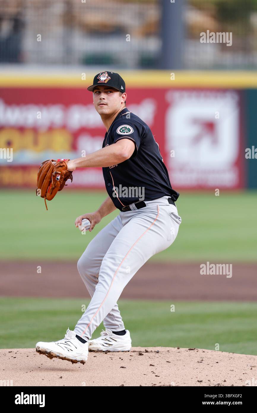 Columbus Clingstones starting pitcher Drue Hackenberg (15) in action ...