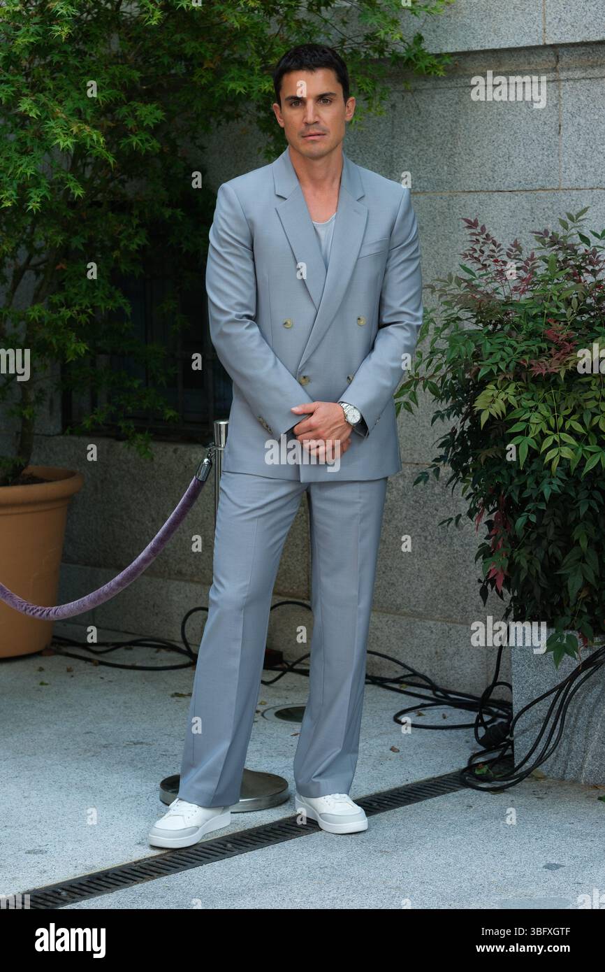 Alex Gonzalez attends the "Ladrones: la tiara de santa Águeda" at Santo ...