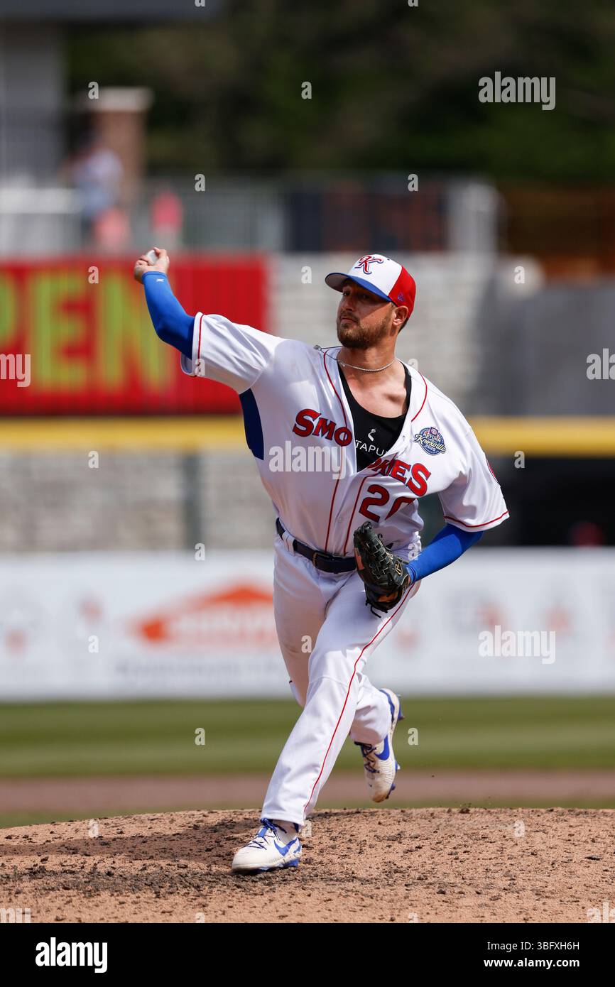 Knoxville Smokies relief pitcher A.J. Puckett (20) in action against ...