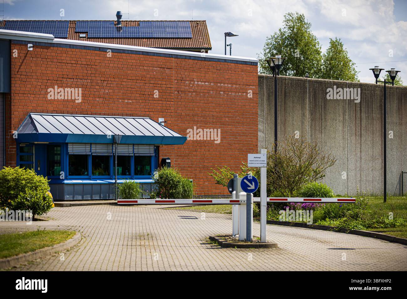 Sehnde, Germany. 03rd June, 2025. A barrier and a gatehouse can be seen ...