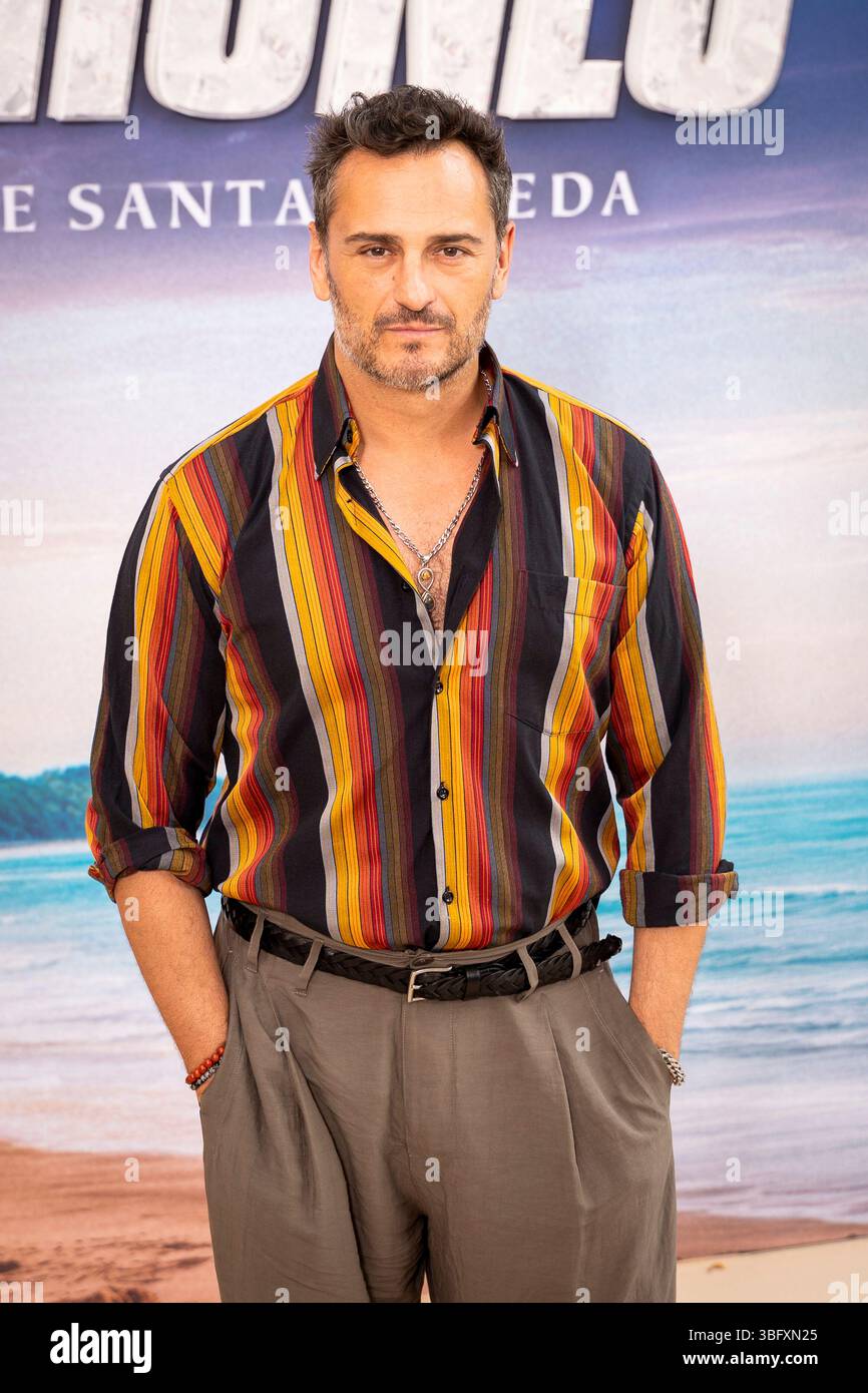 Asier Etxeandia attends to 'Ladrones: La Tiara de Santa Agueda ...