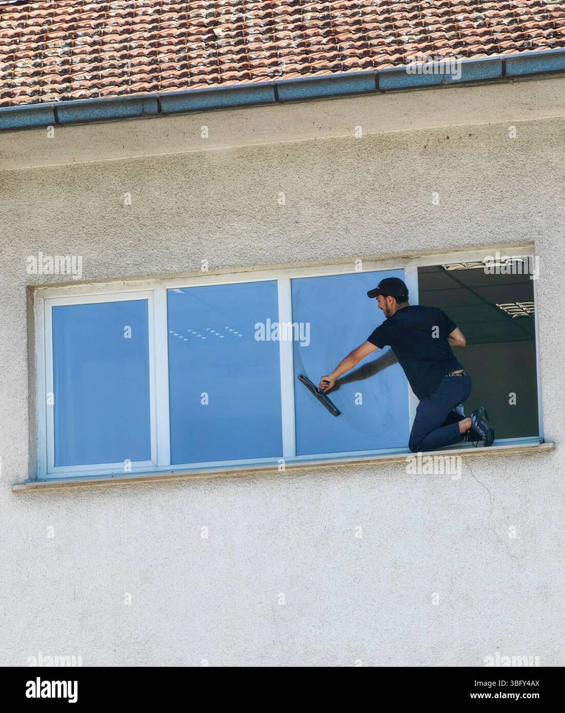 Window cleaner working in hi-res stock photography and images - Alamy