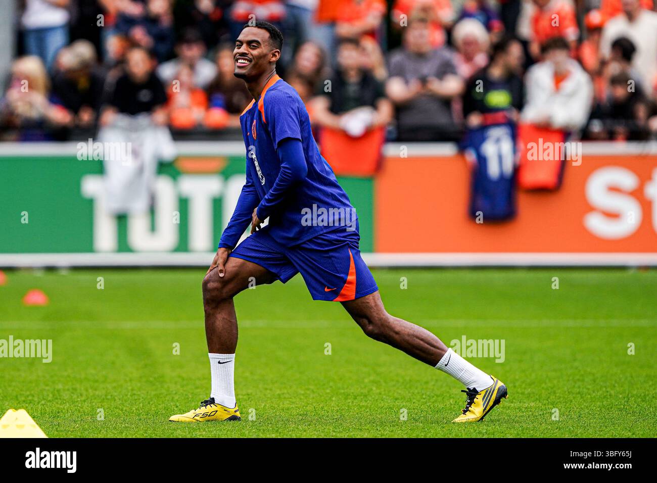 ZEIST, NETHERLANDS - JUNE 3: Ryan Gravenberch of Netherlands looks on ...