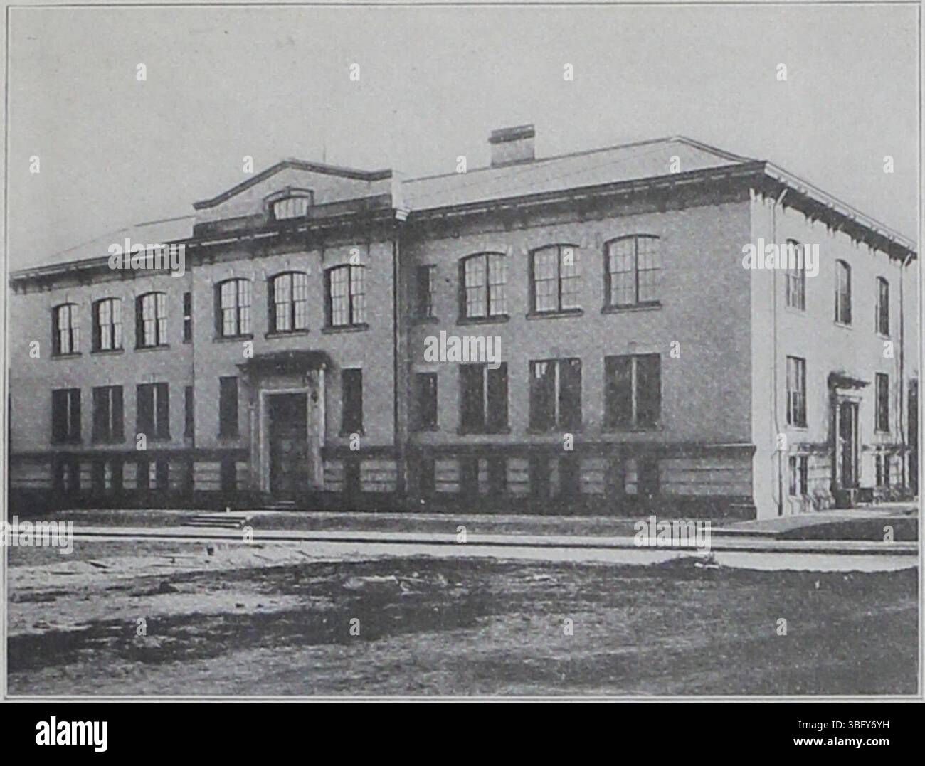 Eastwood avenue elementary school hi-res stock photography and images ...