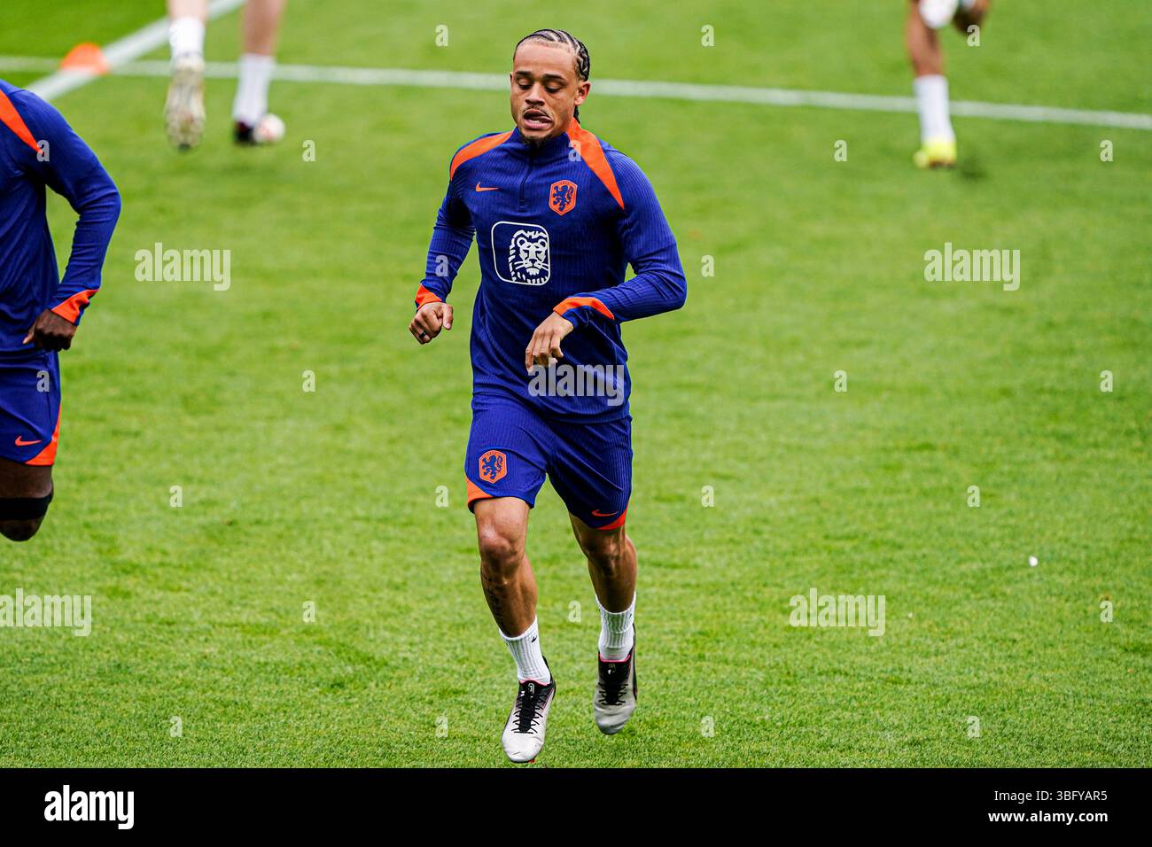 ZEIST, NETHERLANDS - JUNE 3: Xavi Simons of Netherlands running during ...