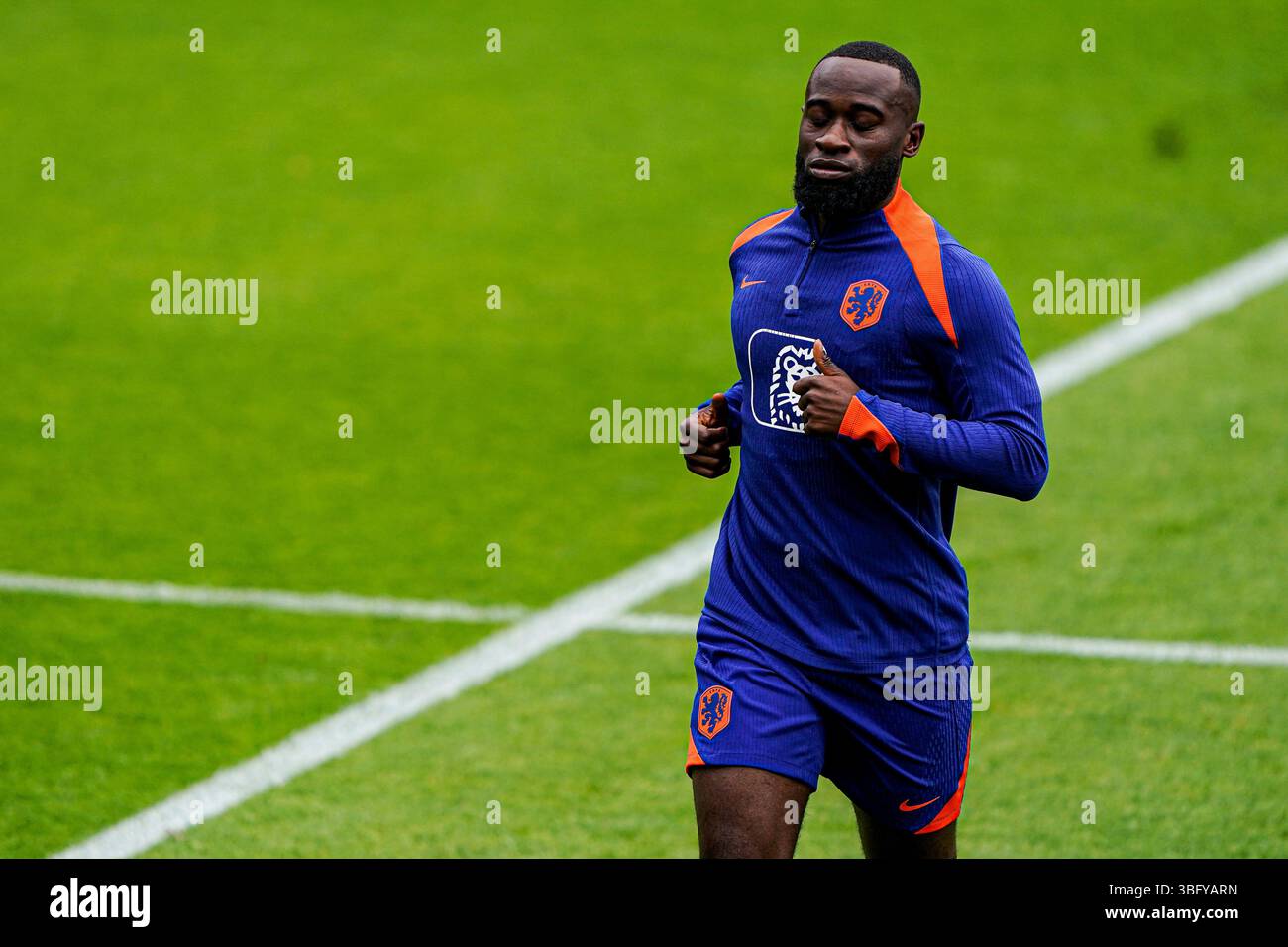 ZEIST, NETHERLANDS - JUNE 3: Lutsharel Geertruida of Netherlands looks ...