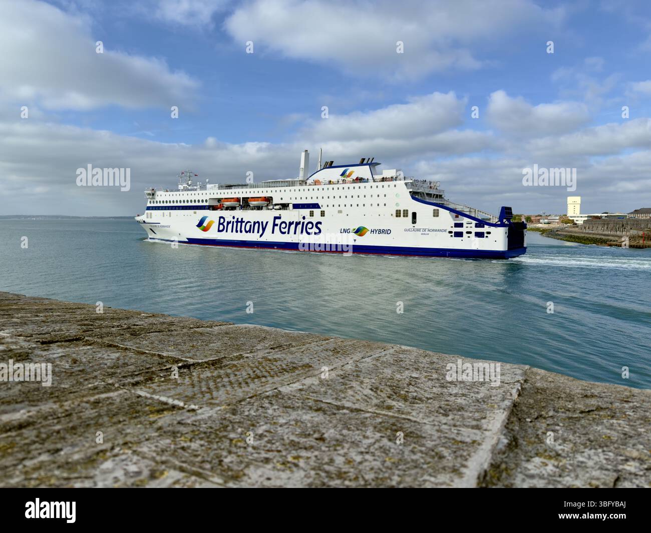 Portsmouth ferry port smartphone stock photos and images - Alamy