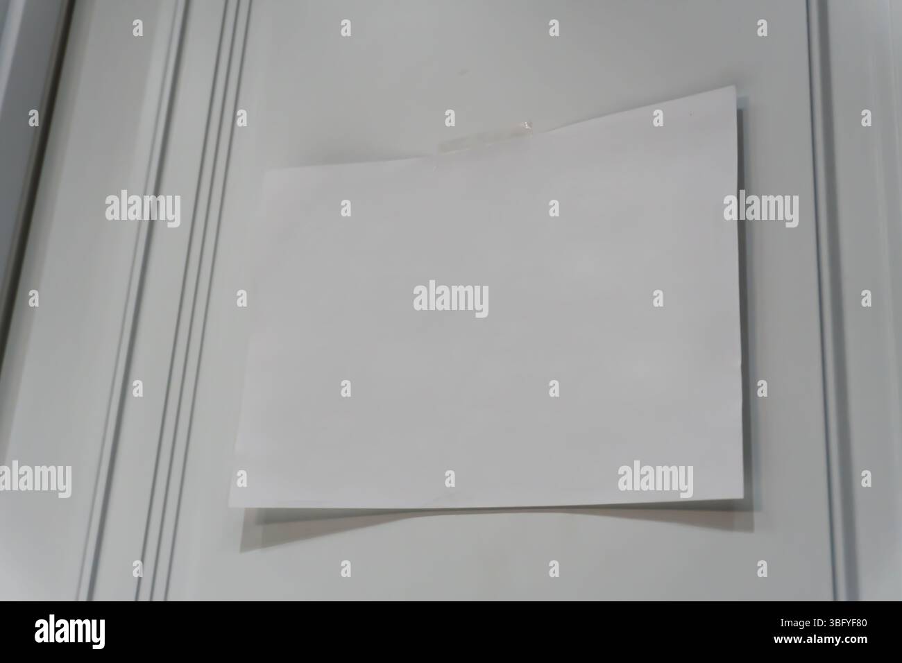 Blank white paper sticked to a wooden door Stock Photo - Alamy