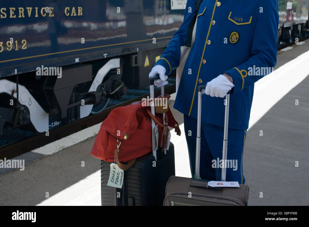 Orient express train exterior blue hi-res stock photography and images ...