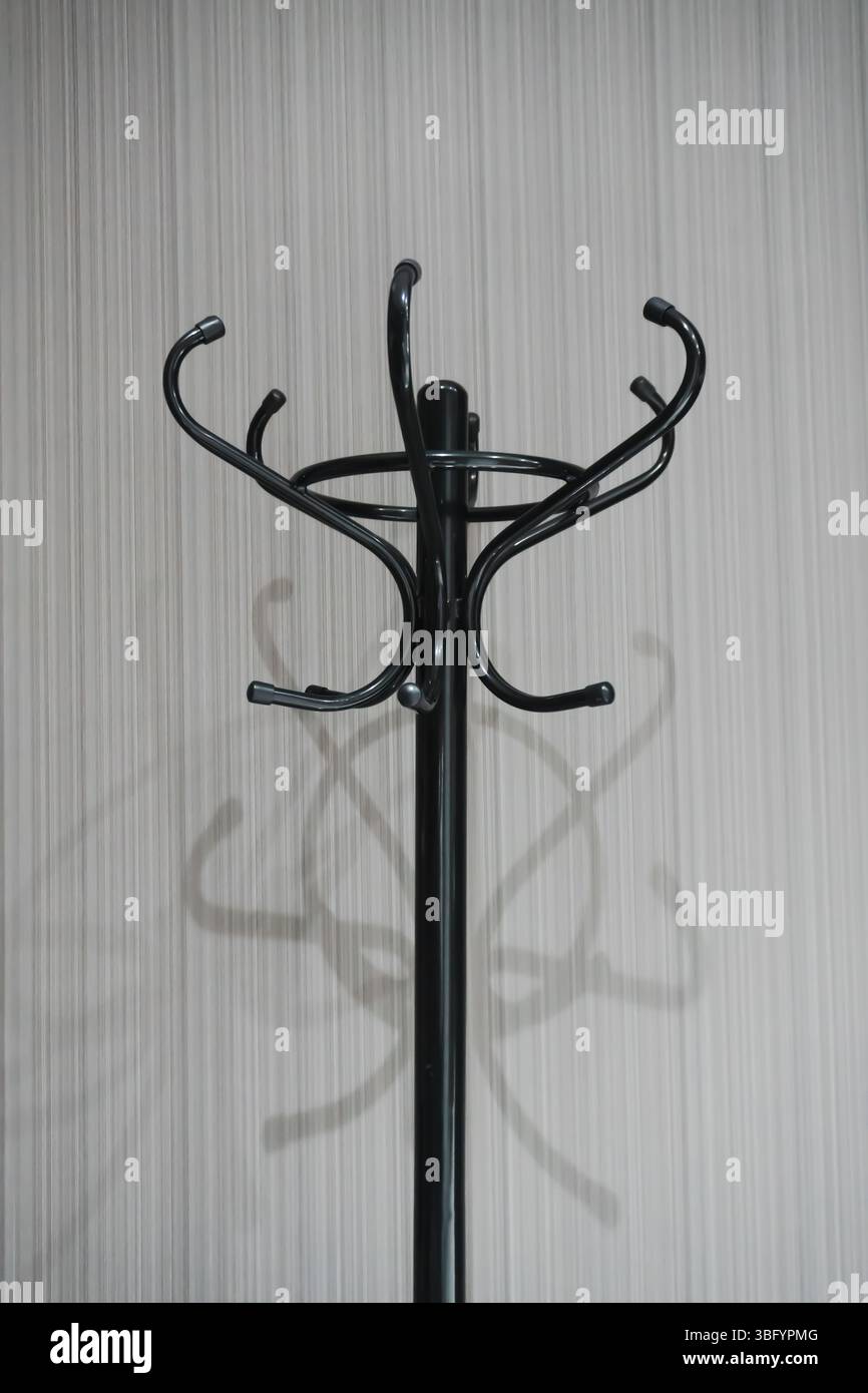 Black outline clothes hanger hi-res stock photography and images - Alamy