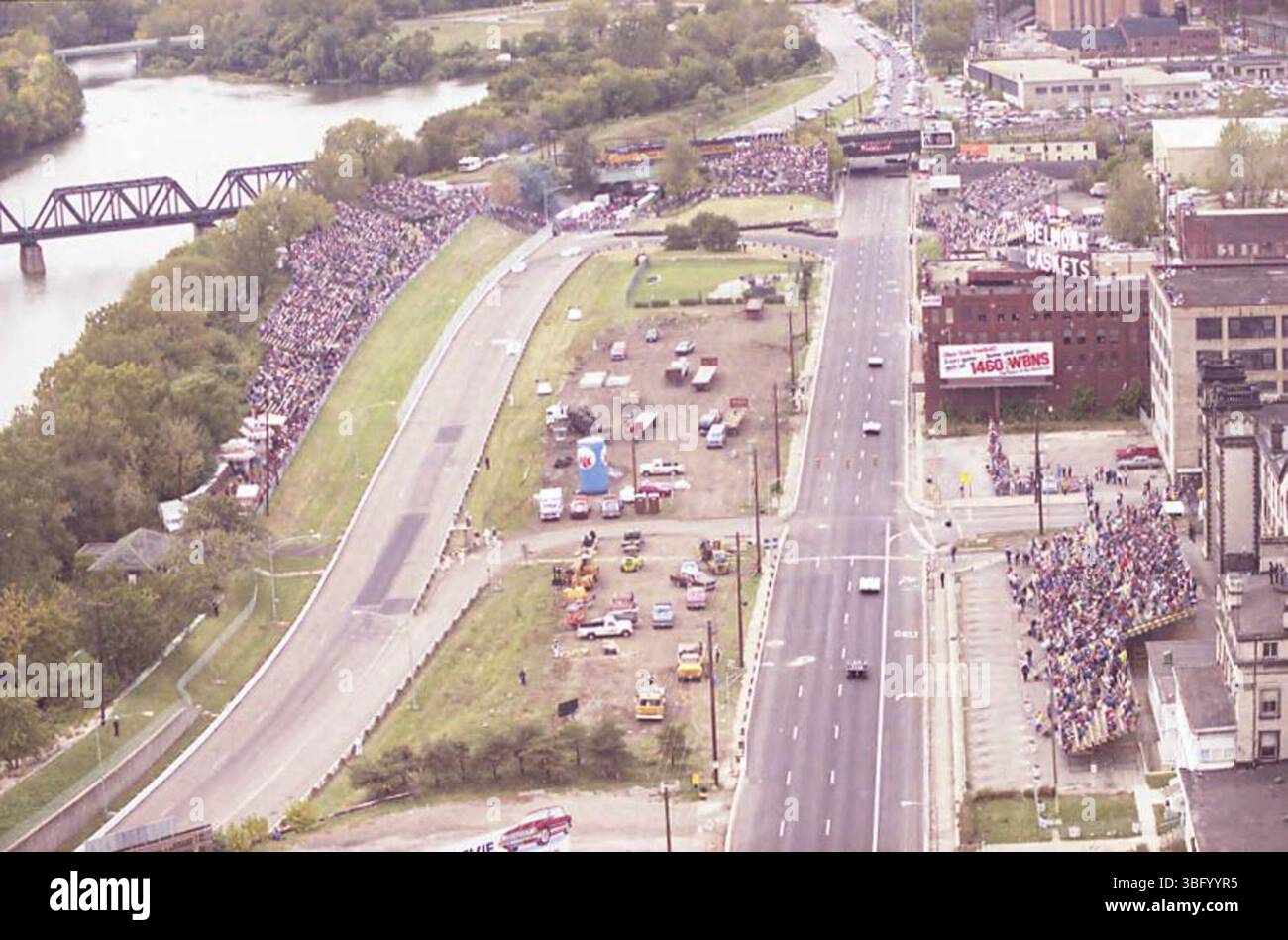 This series of images captures the 1985 Columbus Ford Dealers 500 race ...