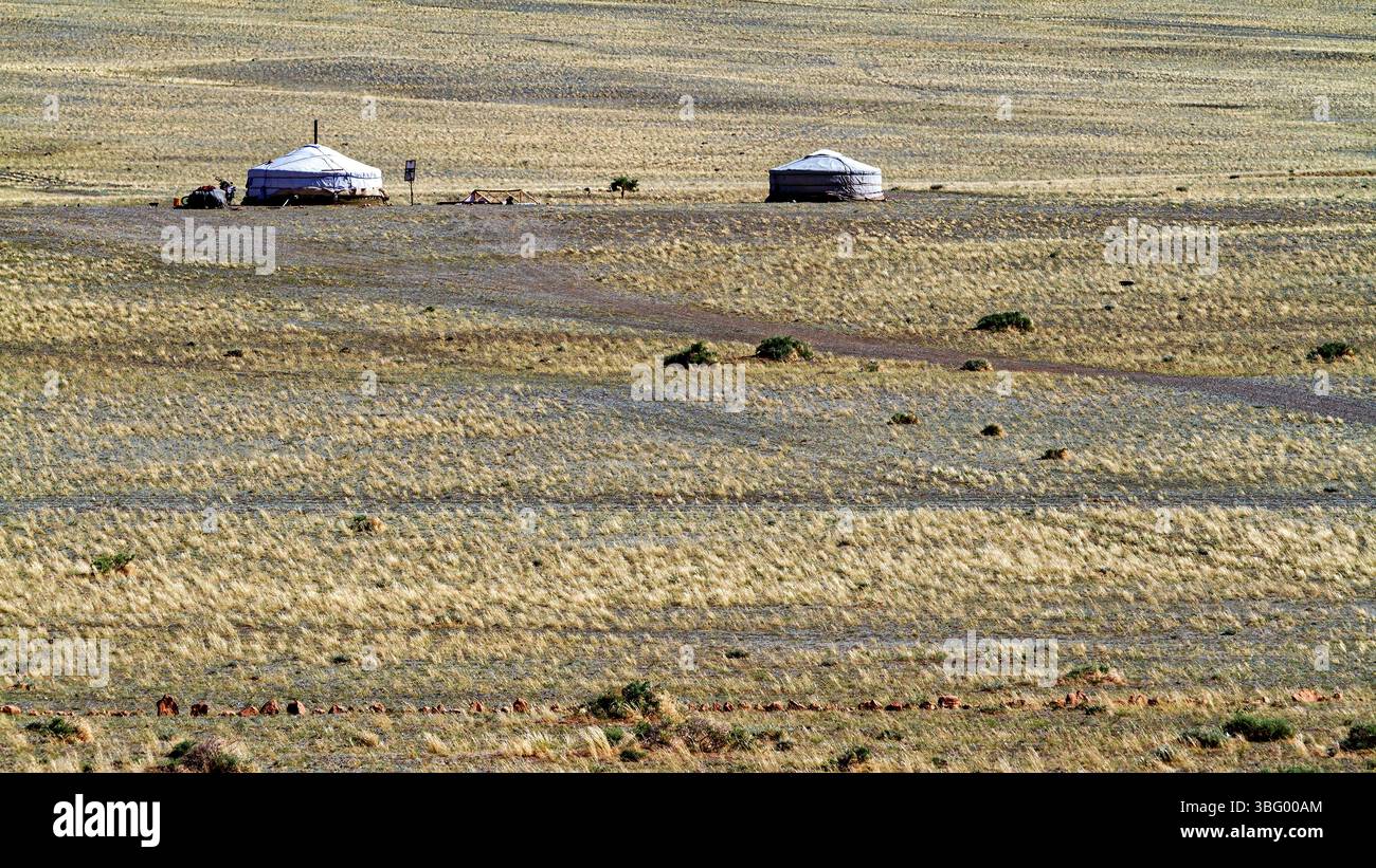 Yurt in the desert hi-res stock photography and images - Alamy