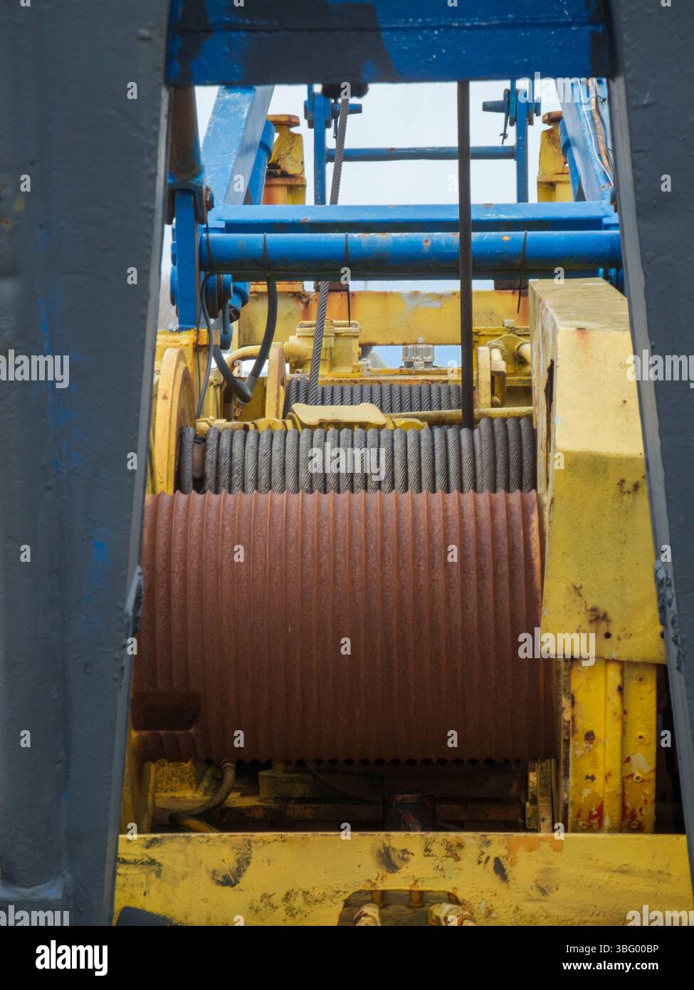 View old crane hoist hi-res stock photography and images - Alamy