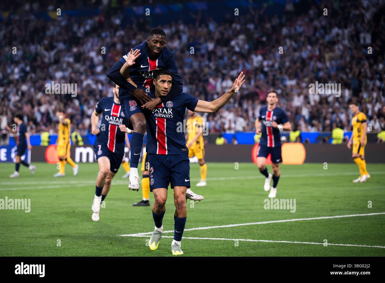 Achraf Hakimi of Paris Saint-Germain reacts after scoring the opening ...