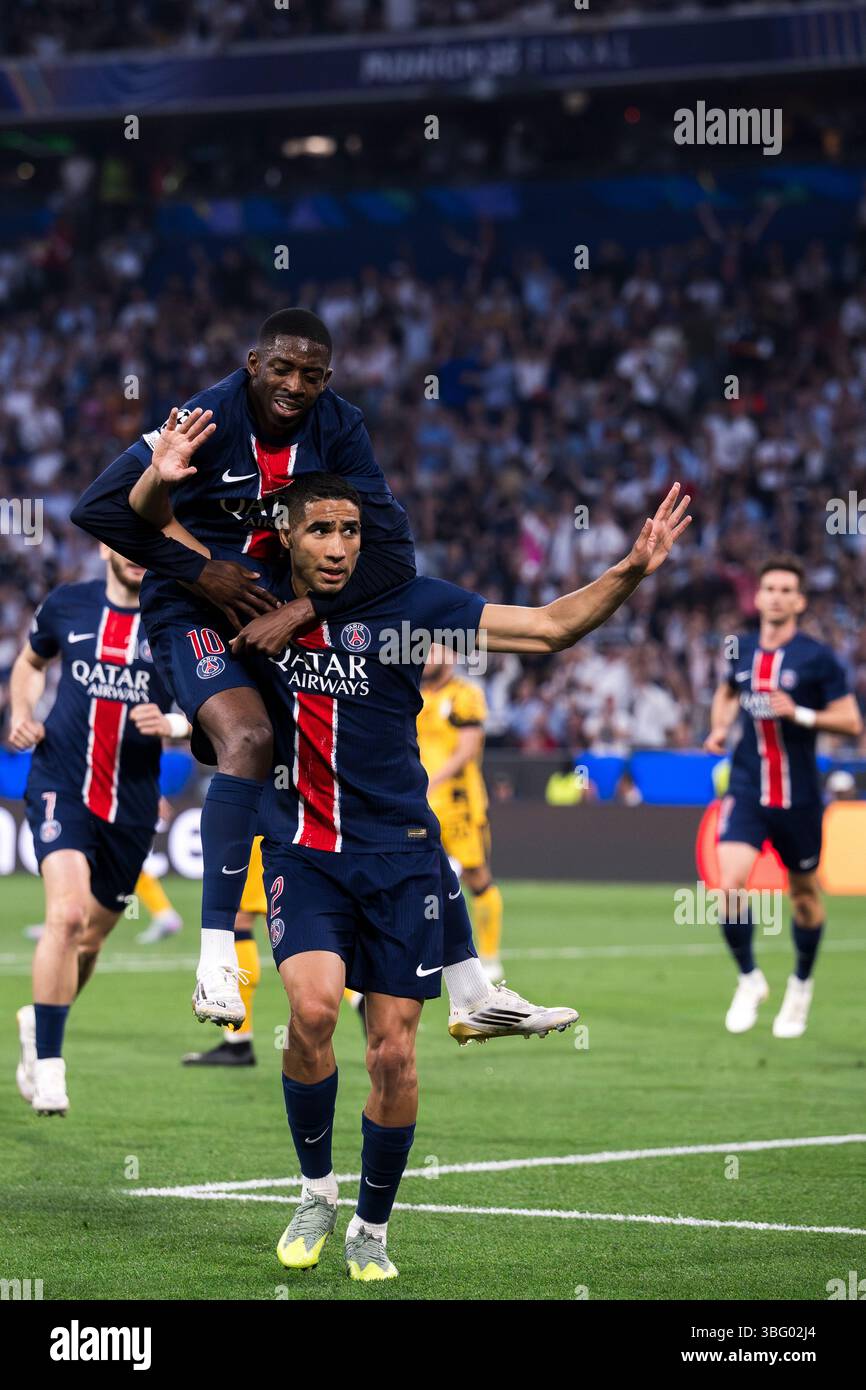 Achraf Hakimi of Paris Saint-Germain reacts after scoring the opening ...