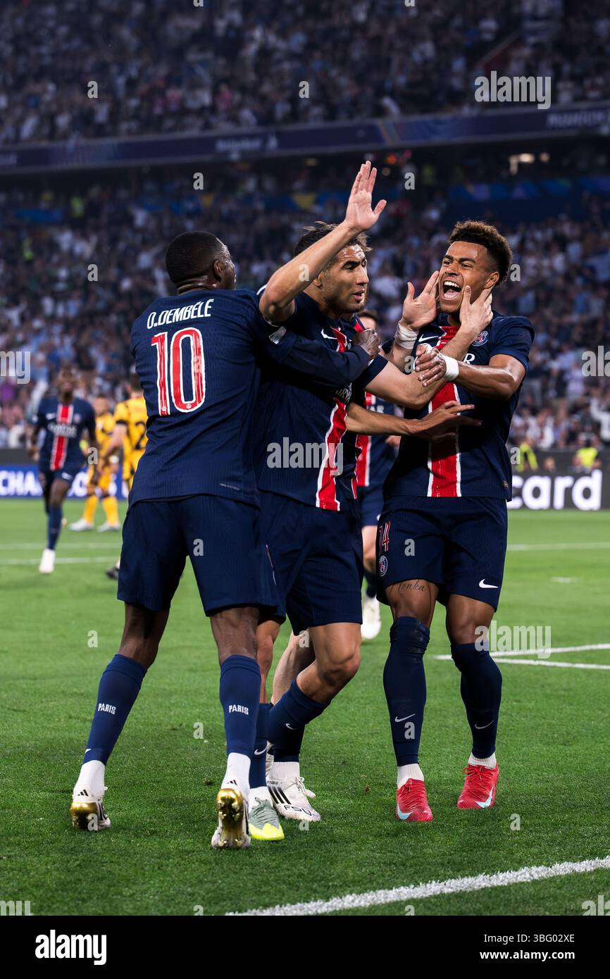 Achraf Hakimi of Paris Saint-Germain reacts after scoring the opening ...