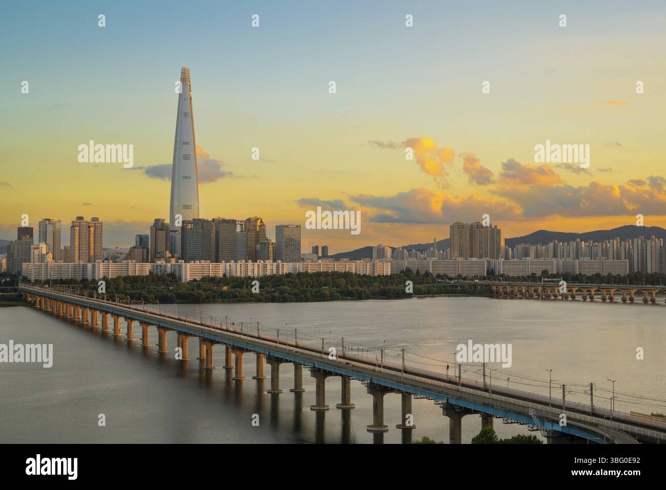 Panoramic view of Hangang River and Seoul city skyline with sunset sky ...