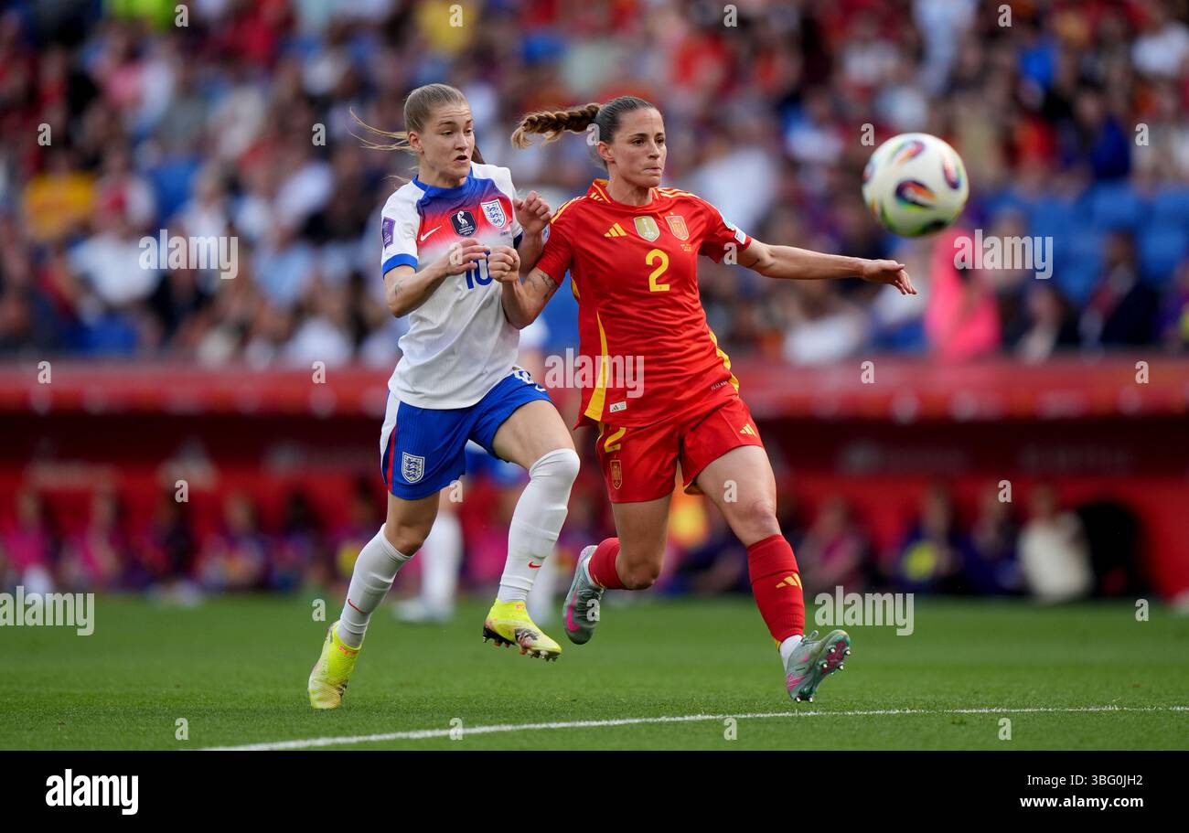 England's Jessica Park (left) and Spain's Ona Batlle (right) battle for ...