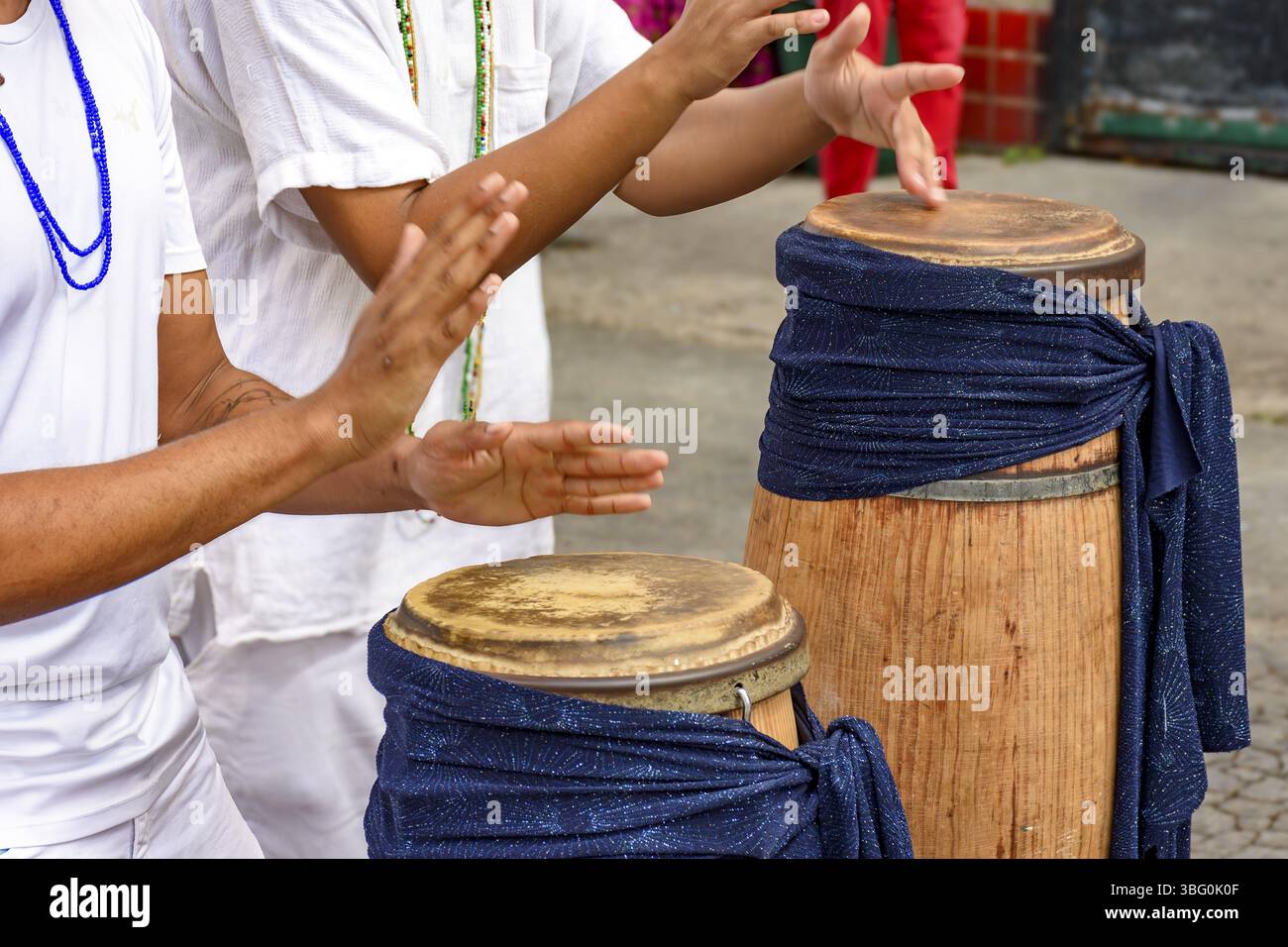 African drums hi-res stock photography and images - Alamy