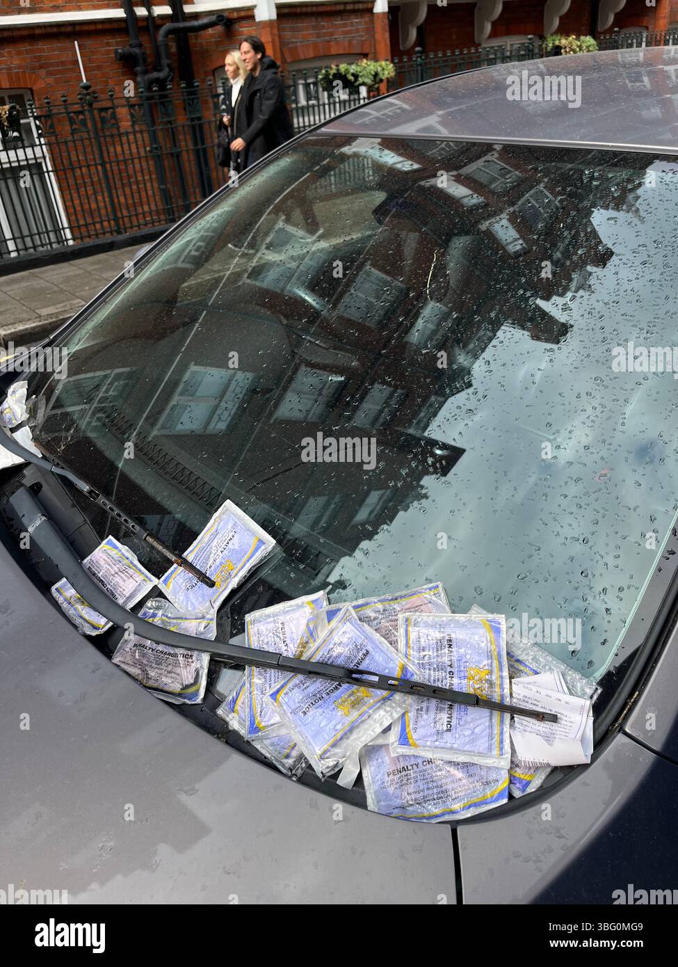 Pcns on a car windscreen hi-res stock photography and images - Alamy