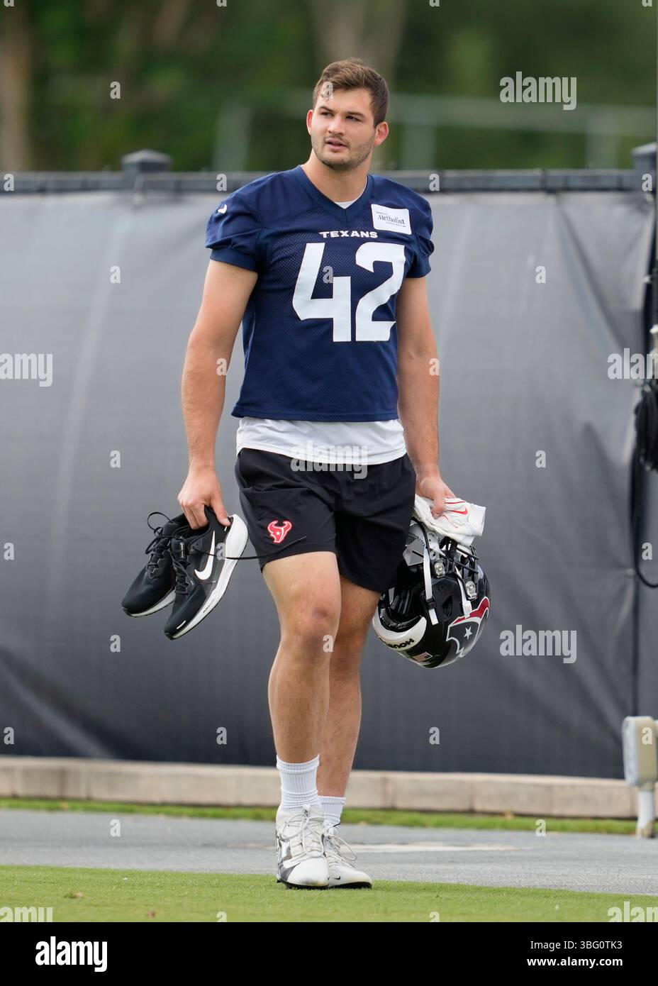 Houston Texans tight end Luke Lachey (42) walks during NFL football ...