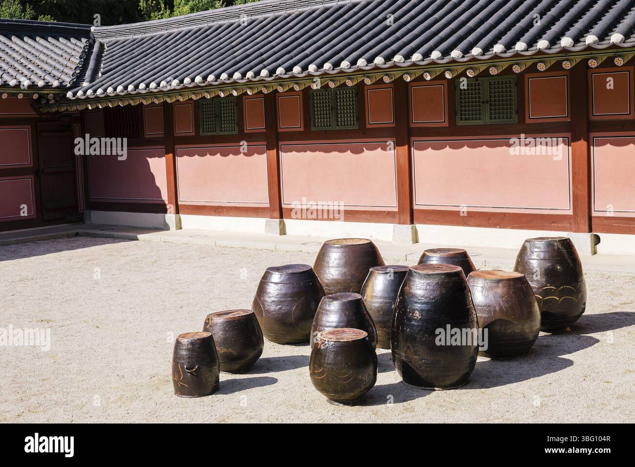 Jangdokdae, Jars and Korean traditional architecture in Korea Stock ...