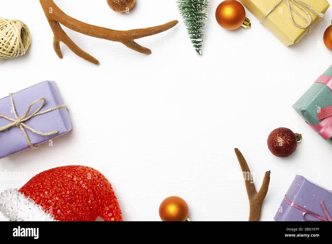 Shiny christmas tree gift boxes hi-res stock photography and images - Alamy