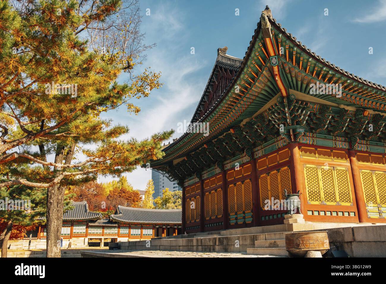 Deoksugung korean palace in seoul hi-res stock photography and images ...